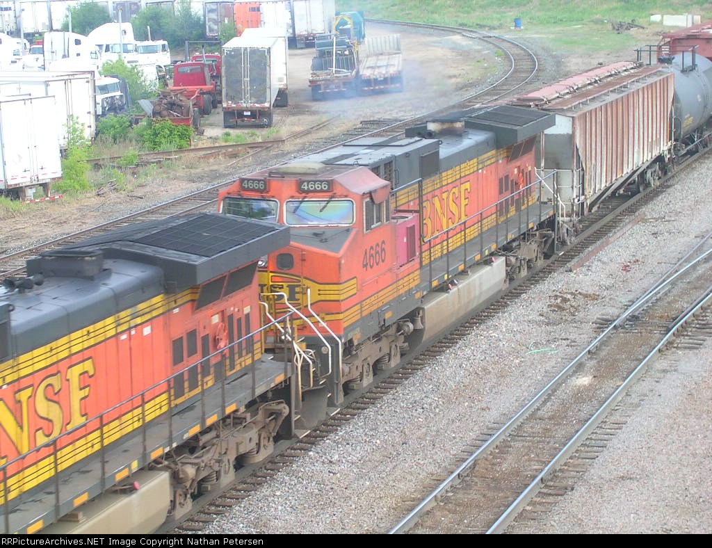 BNSF 4666